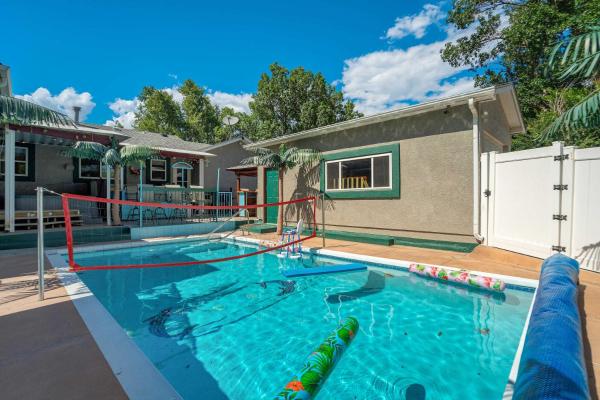 Aloha Springs Private Heated Pool & Hot Tub - Colorado Springs, CO