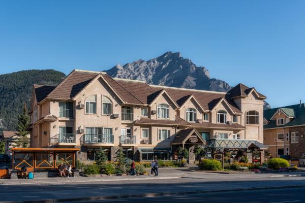 Irwin's Mountain Inn - Banff