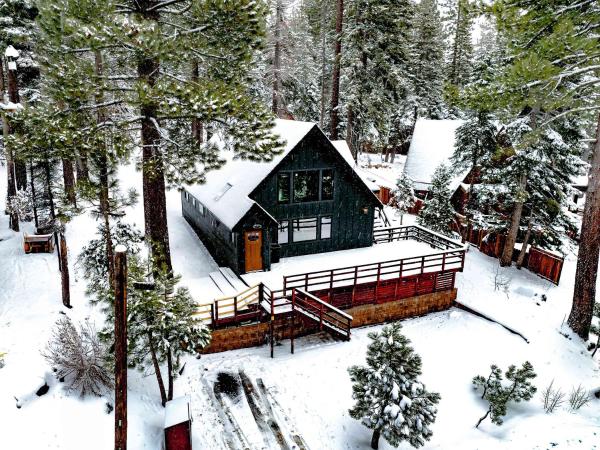Tahoe City Vacation Rental With Fireplace And Deck - Tahoe City, CA