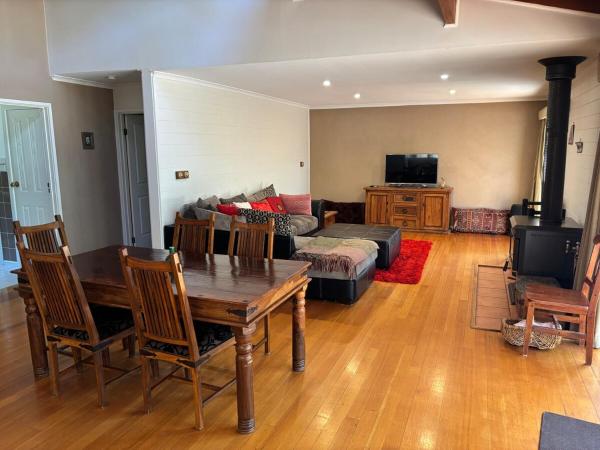 Duck Tree Lodge - Bush Retreat, Macedon Ranges - Macedon