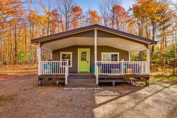 Traverse City Cabin W/ Nearby Hiking & Lake! - Interlochen, MI