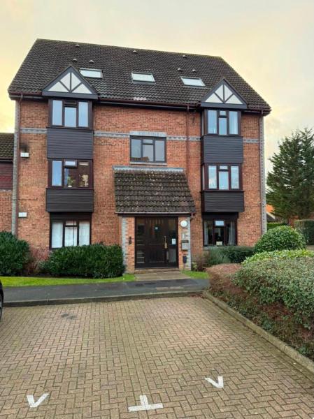 The Woking Suite Designer Flat Near Town Centre - Woking