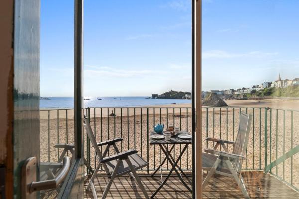 1 Sunny Cove - Direct Beach Access Sea Views - Tenby