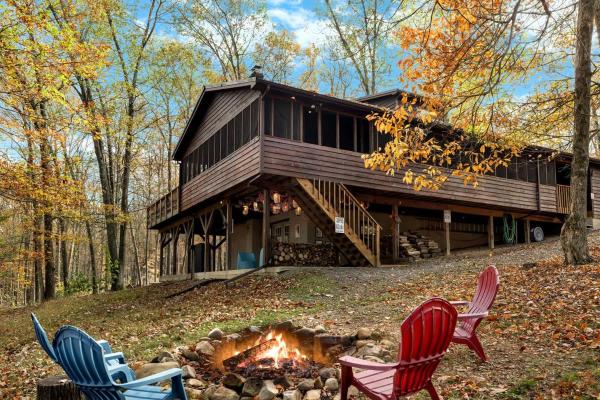 Awesome Wooden Cabin With Fire Pit In Great Cacapon, West Virginia - Berkeley Springs, WV