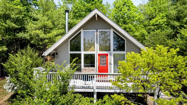 Quiet And Dog-friendly Cabin With Hot Tub, Fire Pit, Grill, Playset And Amazing Views Of Shenandoah Valley - Fun For The Entire Family In Basye, Va - Shenandoah National Park