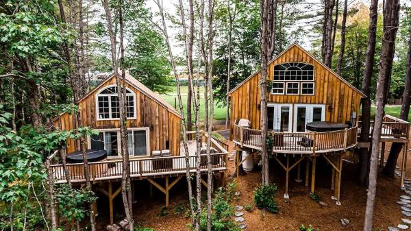 Double Tree Houses Ideal For Groups With Hot-tubs In Maine - Waterville, ME