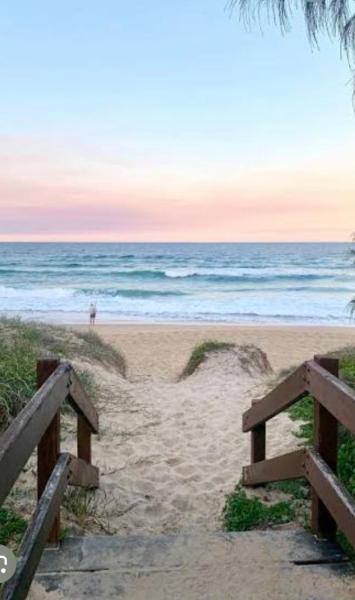 Beach Sunshine & Ocean Breeze Getaway! - Mooloolaba
