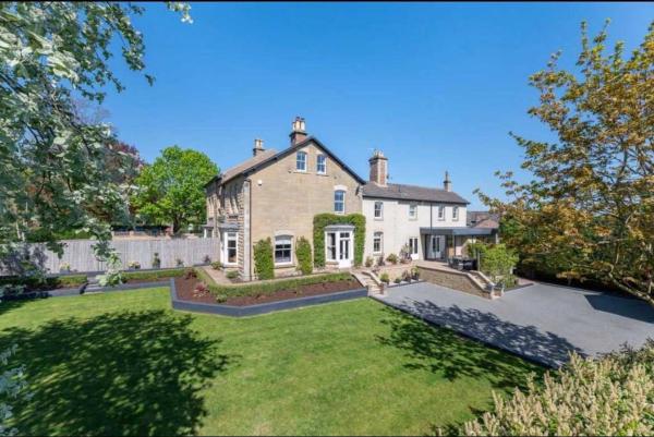 Luxury Malton Retreat Sleeps 10 - 몰턴