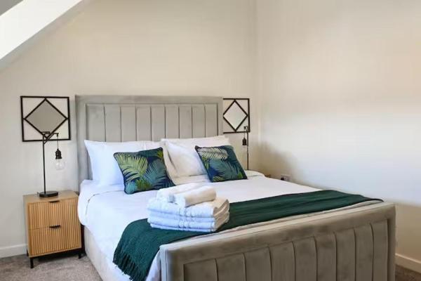 3-bed House Sleeps 7 With Parking & Garden - Strathaven