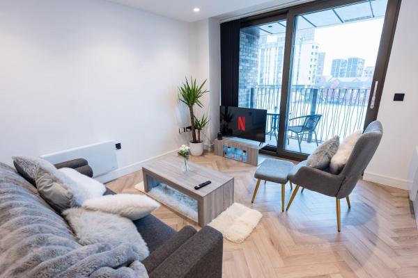 Luxury City Centre Flat With Balcony By Kammili Properties - Rochdale