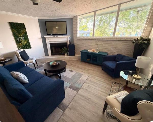 Mid Century Modern Home Away From Home - Apollo Beach, FL