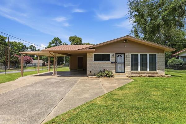 6 Mi To Downtown Home With Huge Fenced Yard & Fire Pit - North Little Rock, AR