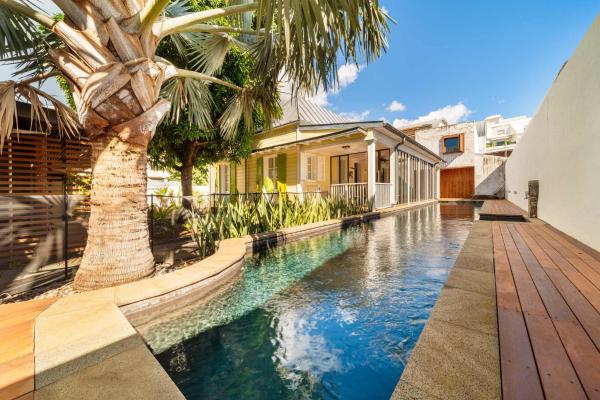 Villa Marie Lucie - Villa Créole D'exception Située Au Centre-ville De St-denis Avec Piscine Chauffée - La Réunion