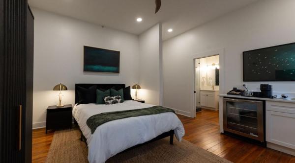 Beautifully Designed 1-bed, 1-bath Studio Apt. - Columbia, SC