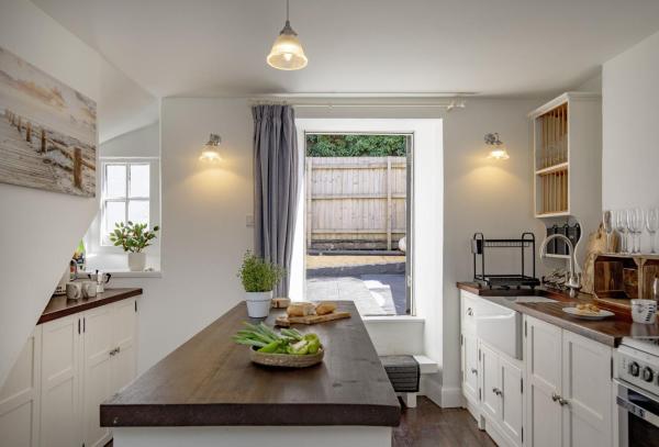High Street Retreat - Brixham