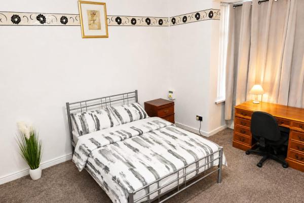 Spacious Double Room Near Wolverhampton City Centre - Wolverhampton