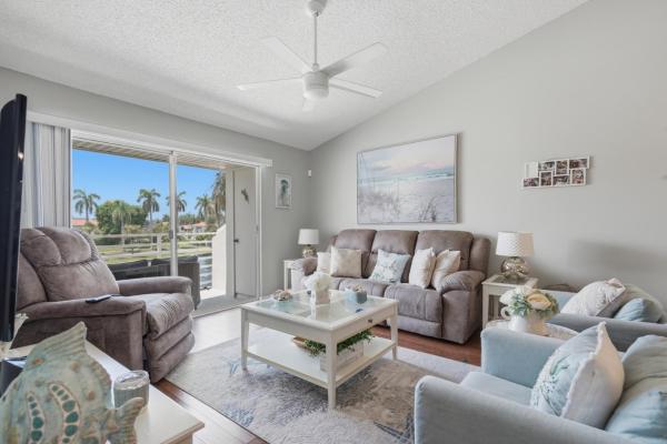 Waterfront Views & Private Balcony Pool & Spa - St. Petersburg, FL