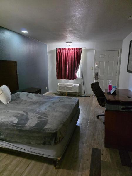 King Bed Hotel Room 201 - Jackson, MS