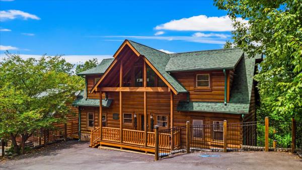 Mountain Views - Hot Tub - Game Room - Sleeps 16 - Wears Valley, TN