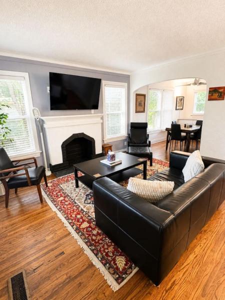 Archer House 2br · Workspace · Pets · Downtown - Tulsa, OK