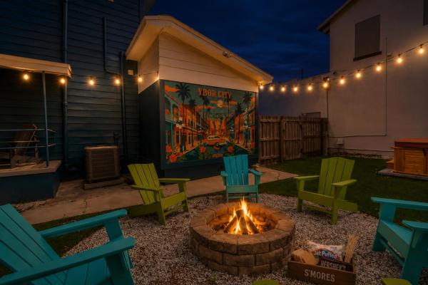 Havana Nights Hot Tub Retreat Near Ybor City - Madeira Beach, FL