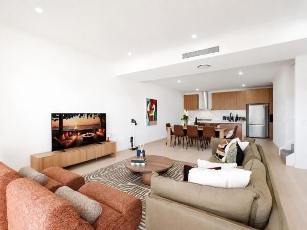 Modern Norwest Family Home Near Metro & Lake - Blacktown