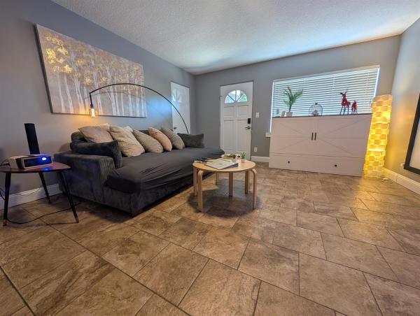 Charming Retreat Projector & Pool Table - Orange Park, FL