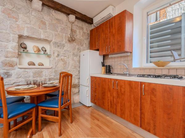 Apartments Nonna - Studio Apartment With Terrace - Komiža