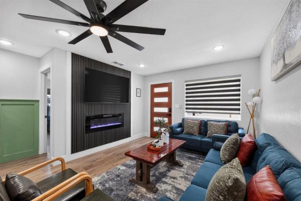Firepit • Family Basecamp • Euless Home - Euless, TX