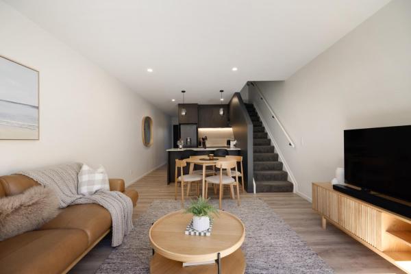 Warm & Stylish Dart Retreat With Parking - Arrowtown
