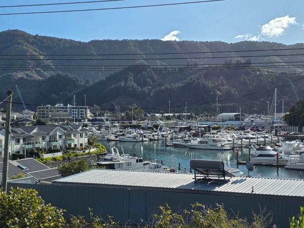 Cozy Apartment With Marina Views - Picton