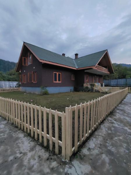 Himalayan Charms - The Riverfront Cottage - Gulmarg