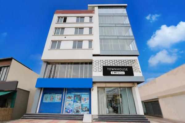 Townhouse Old Railway Road Formerly Gazelle Inn - Gurugram