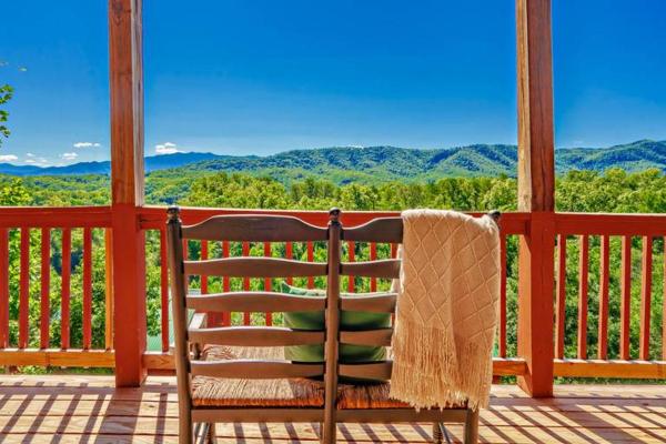 Amazing Rocky Top Views Vistas That Wow - Pigeon Forge, TN