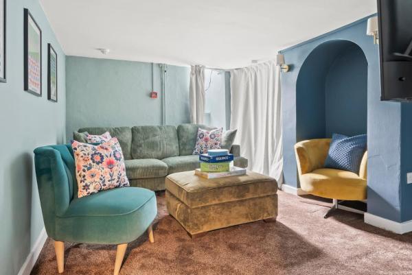 Victorian 5-bed Home| Loft |Walk To City & Cricket - Worcester, UK