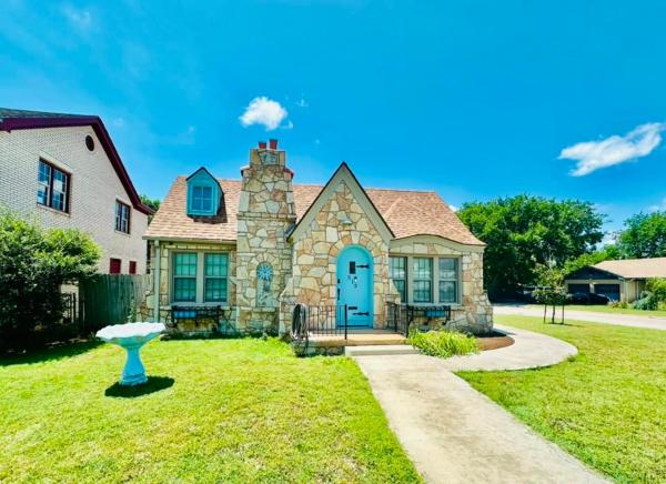 1 Mile To Fort Sill! The Carolebelle Cottage Sleeps 8 With Hottub,grills,firepit - Oklahoma