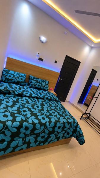 2-bedroom Apartment With Furnished Living Room - Cotonou