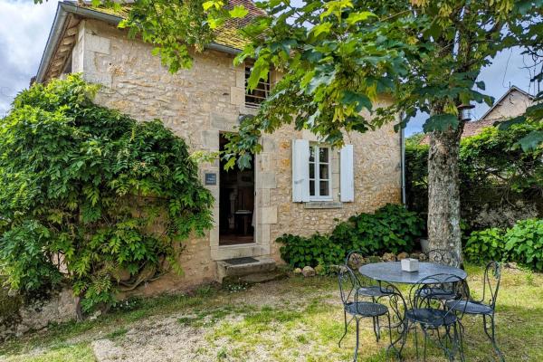 La Petite Maison Grand Jardin Terrasse Et Piscine - Saint-Savin