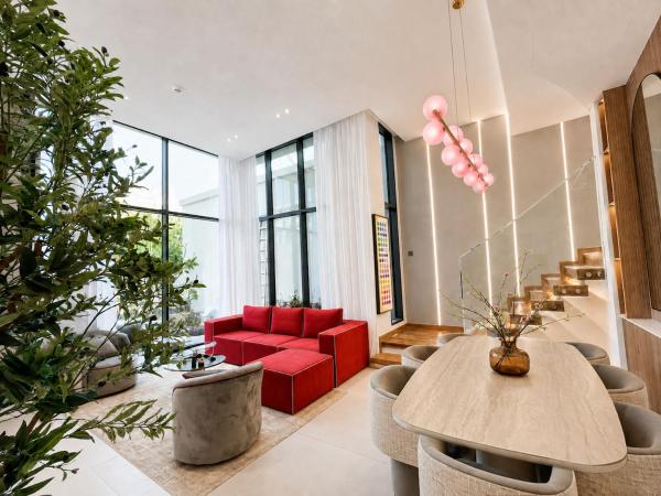 Pool Days, City Nights! Your Private Villa Escape - Dubái