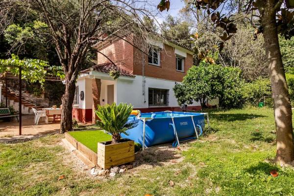 Forest House With Pool & Shared Garden - Rubí