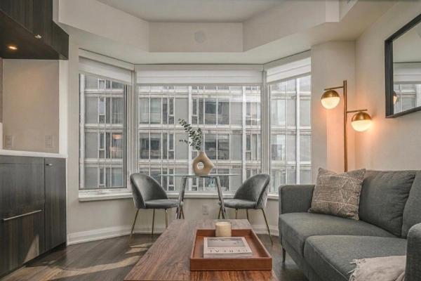 Radiant 1br Condo Yorkville - Toronto, ON