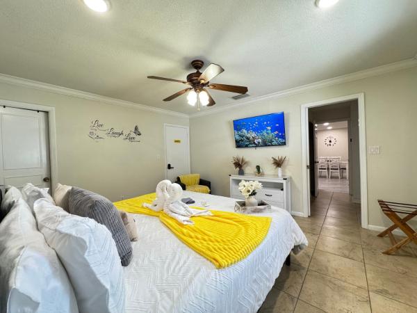 Sunshine Nest - Lehigh Acres, FL