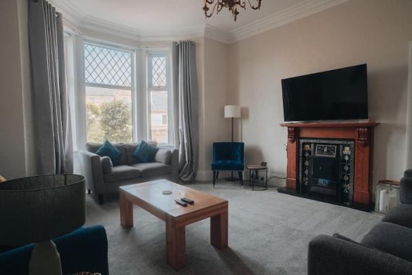 Anchors House - Victorian Charm, Modern Comfort - Ayr, UK