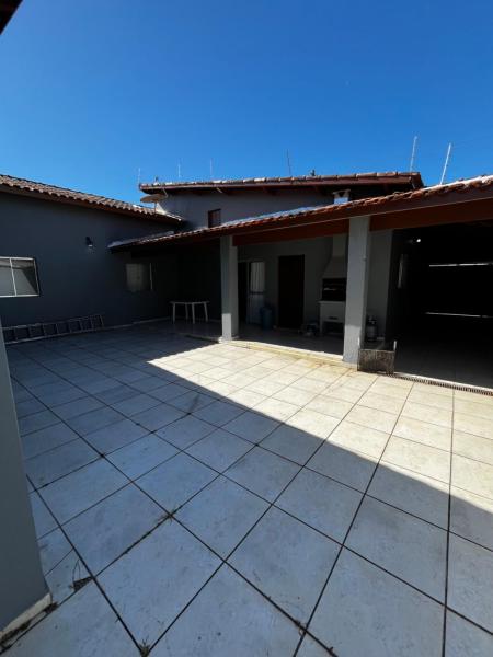 Casa Confortável De 4 Suítes A 400m Da Praia - Caraguatatuba