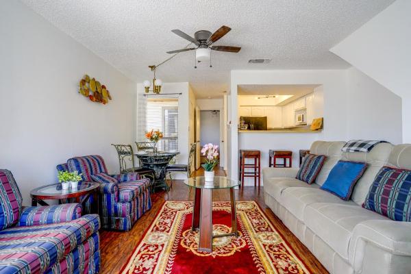 Walk To Shops & Museums! Fort Worth Condo W/ Pool - North Side - Fort Worth