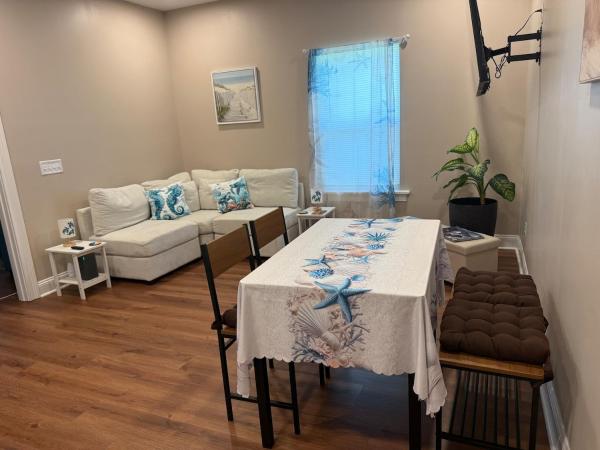 Beach-themed Cozy Suite - Brunswick, GA