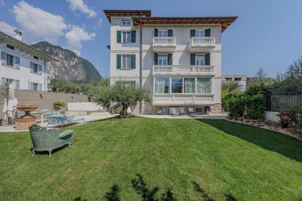 Riva Modernista Private Design Suites - Arco
