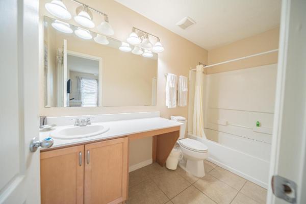 Master Queen Room Near Theme Parks - Orlando, FL