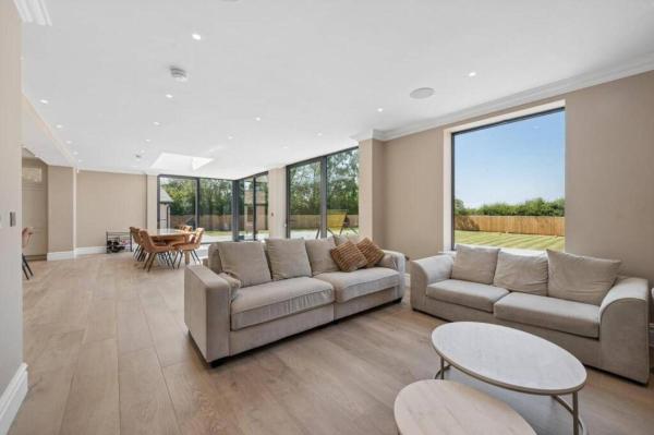 Luxurious Villa Retreat In Wilmslow - Macclesfield