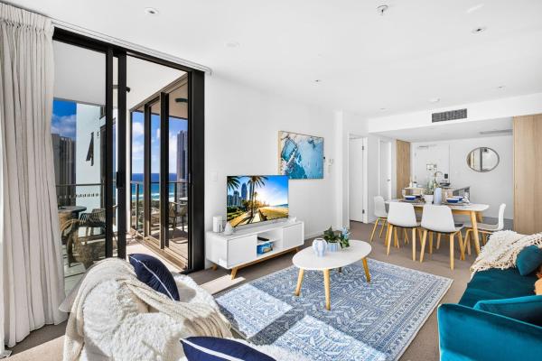 Avani Stunning And Spacious 2br Beach Apartment With Pool - Broadbeach